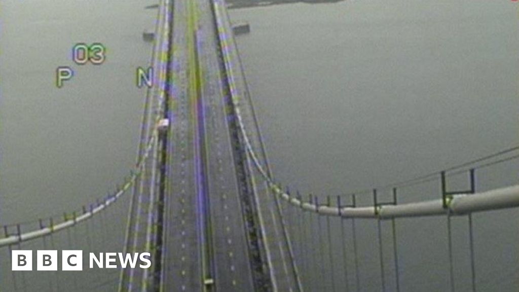 Forth bridges reopen after controlled explosion - BBC News