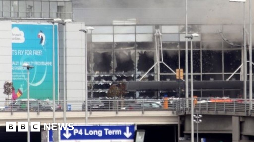 Brussels attacks: Airport passengers caught up in blasts - BBC News