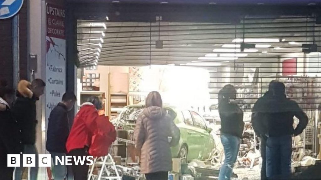 Armagh: Car crashes through shop window - BBC News