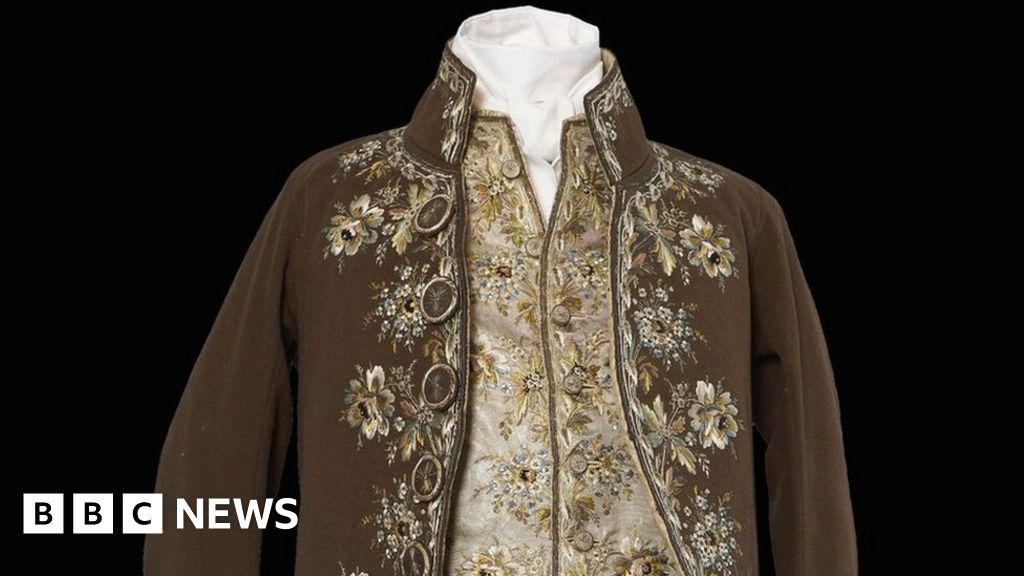 Historical clothing from 14 museums displayed online