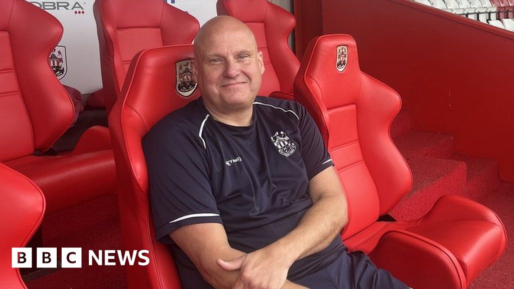 Football volunteer wins trip to Europa League final - BBC News