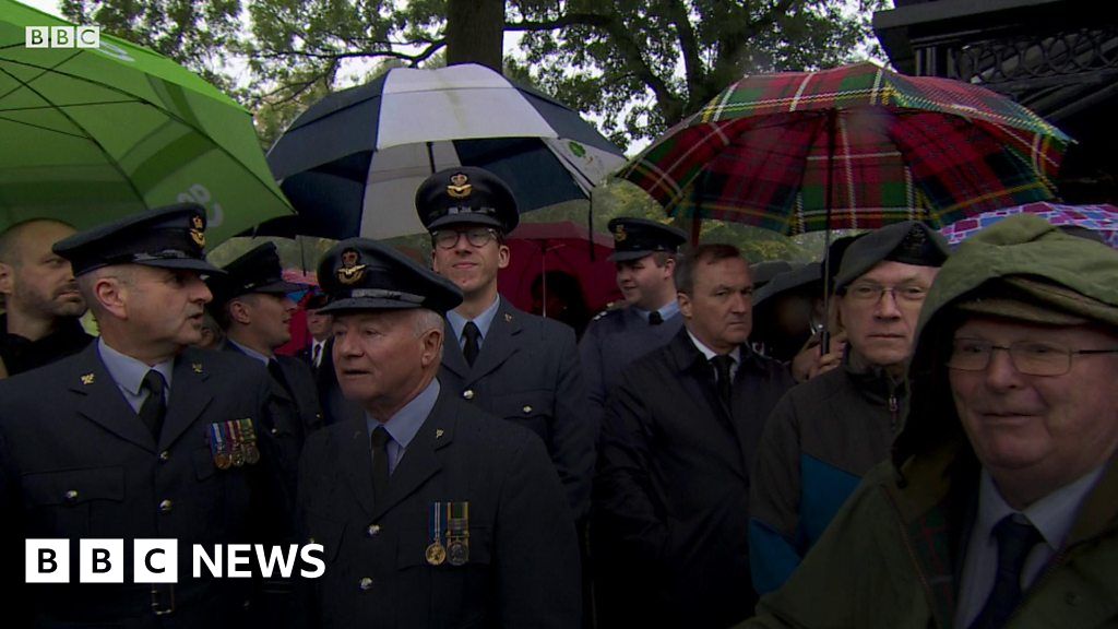 Hundreds Attend 100 Year Old Salford Raf Veterans Funeral Bbc News
