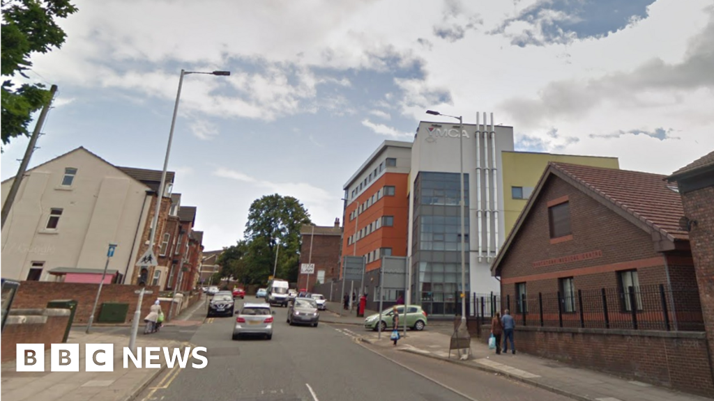 Man arrested over fatal stabbing in Birkenhead - BBC News