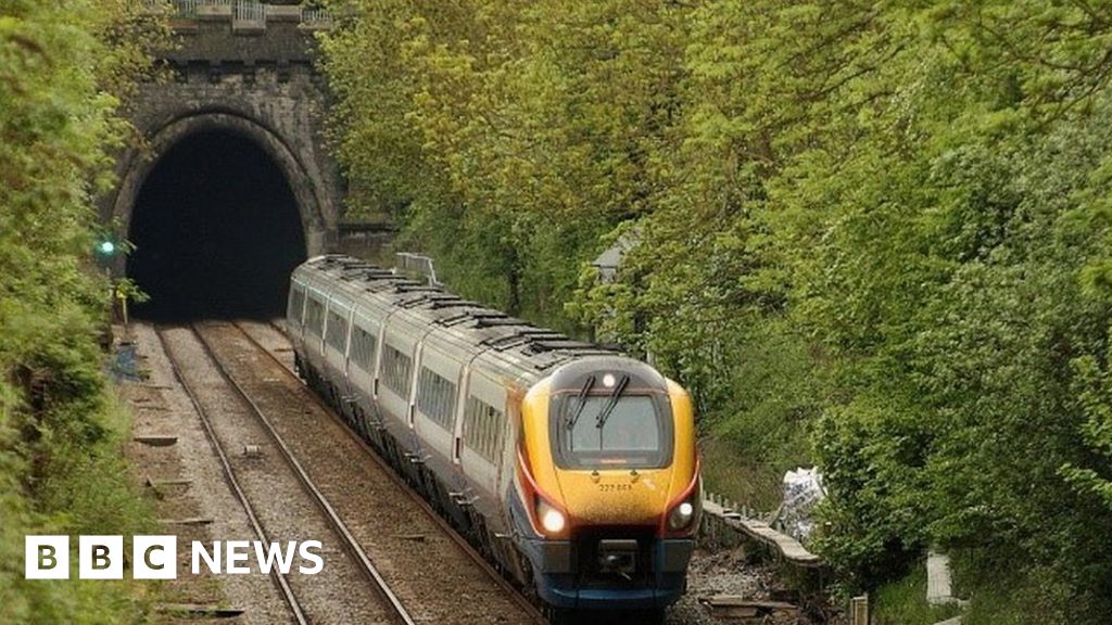 Work to start on Derbyshire rail tunnels - BBC News