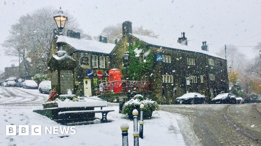 In pictures: Snow falls across England - with more forecast - BBC News