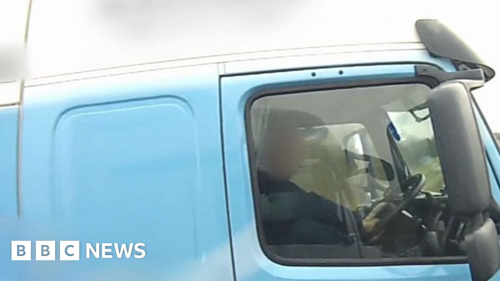 Police lorry catches 4,000 dangerous drivers - BBC News
