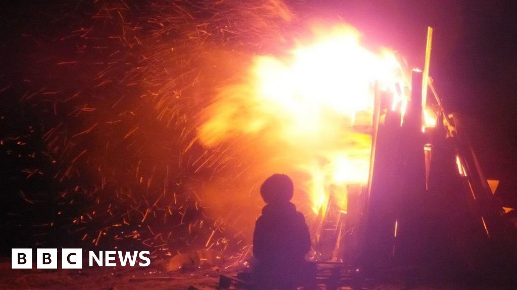 Bonfire and ceilidh mark buyout of Cold War site on Lewis - BBC News