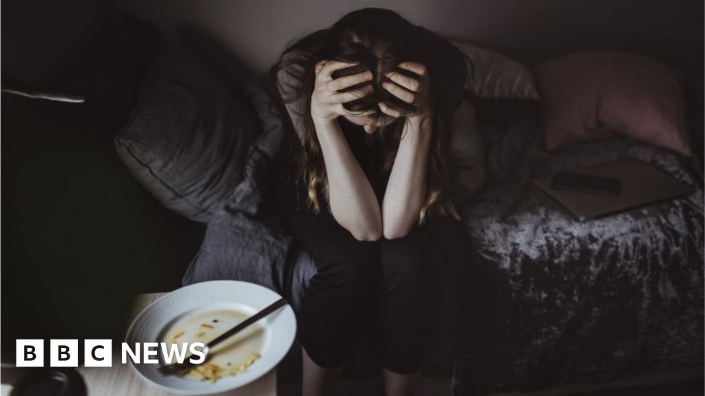 Eating disorders: Increase in young teenagers seeking support
