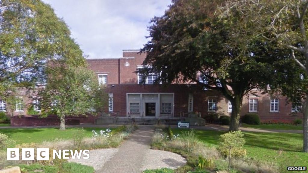 Dorset County Council to seek advice on cutting costs - BBC News