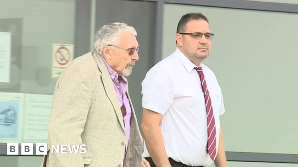 Shane Lay death: Bungay 'hit-and-run' death accused cleared - BBC News