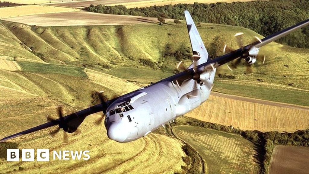 New £369m contract to service RAF Hercules in Cambridge - BBC News