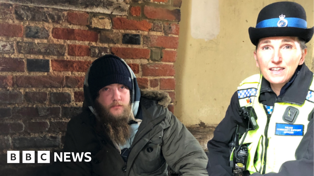 Homeless man catches child from burning Leighton Buzzard building - BBC ...