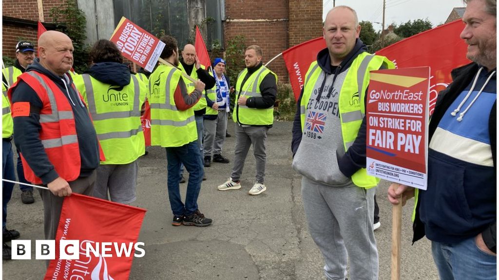 Hundreds of Go North East bus drivers begin week-long strike - BBC News