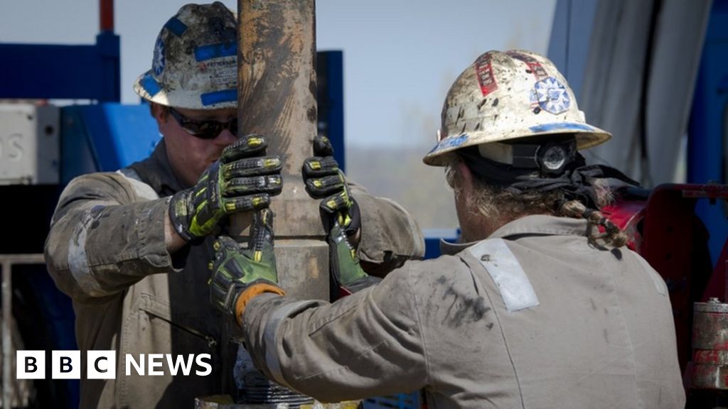 Scottish government backs ban on fracking