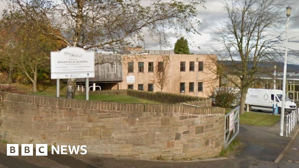 Sheffield school told to improve finances - BBC News