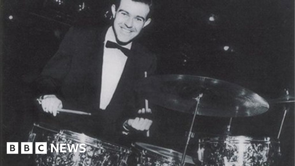 Andy White, early Beatles drummer, dies aged 85 - BBC News