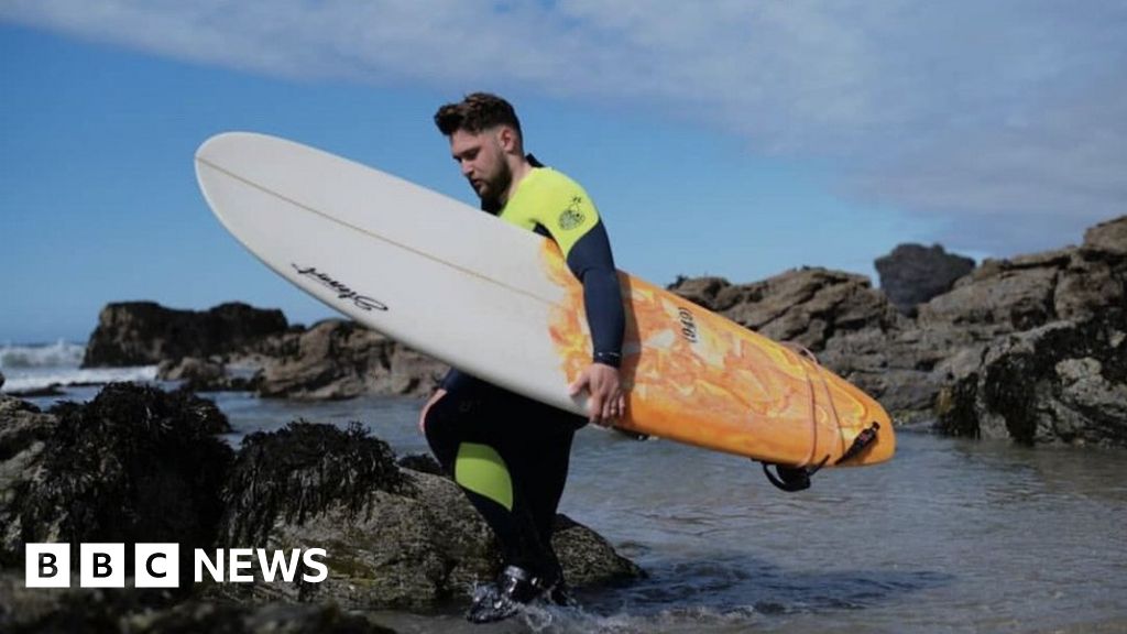 Ryan O'Carroll inquest: Rotten tree led to aerial tent death - BBC News