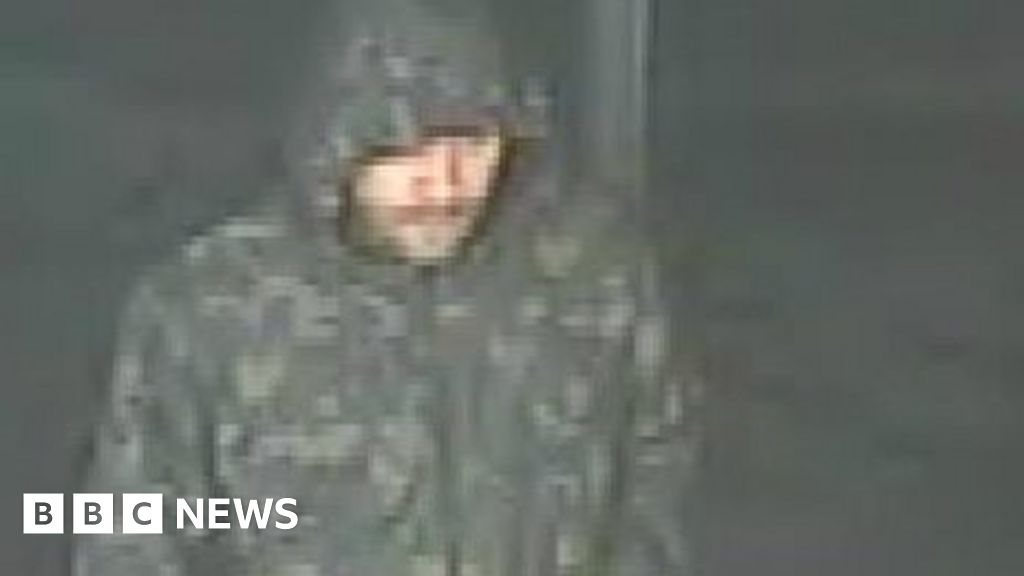 CCTV appeal over supermarket robbery - BBC News