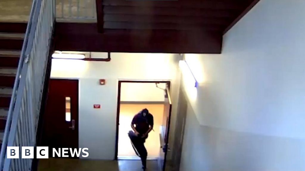 Florida school shooting: New video shows 'blunders'