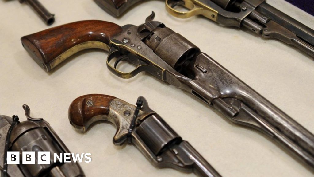 Police Scotland begin two-week firearms amnesty - BBC News