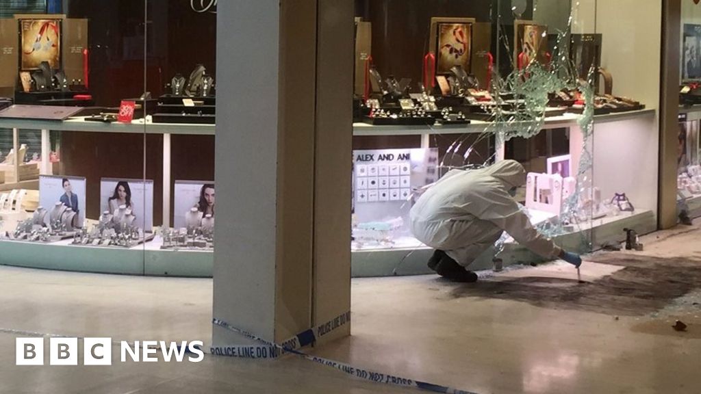 Milton Keynes' Fraser Hart thieves stole £650,000 of jewels - BBC News