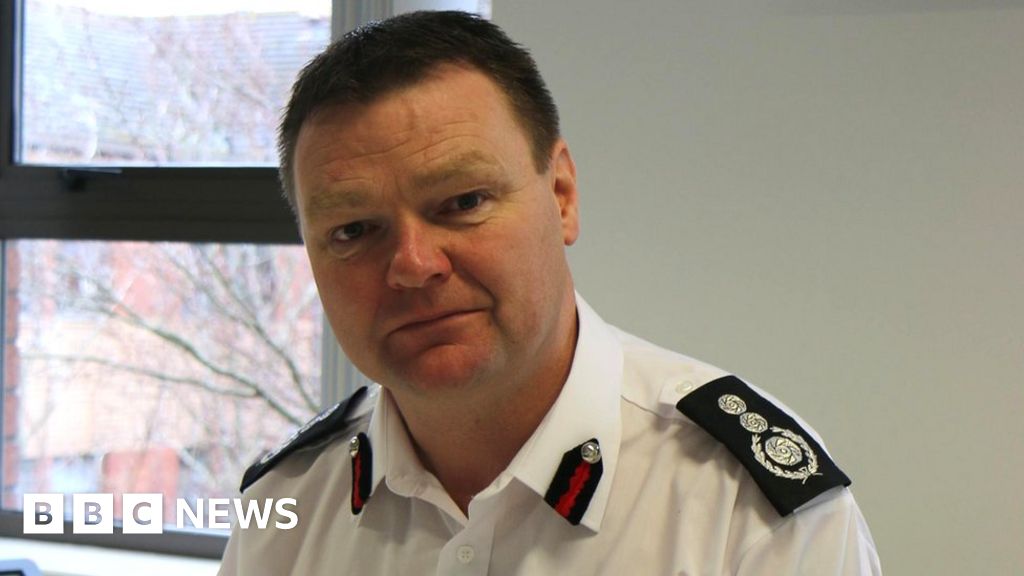 Mick Crennell is new chief of Avon Fire and Rescue Service - BBC News