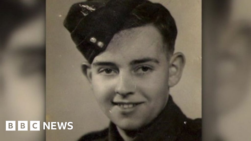 Sid Metcalfe funeral: Military send-off for Normandy veteran - BBC News