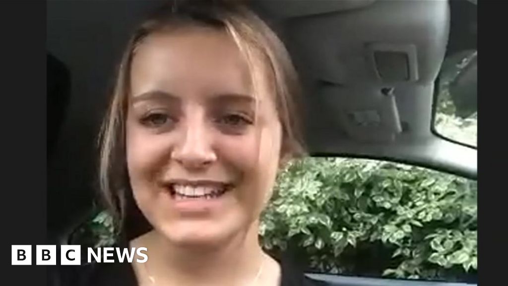 GCSEs and A-levels grades U-turn: 'A triumph for Welsh students' - BBC News