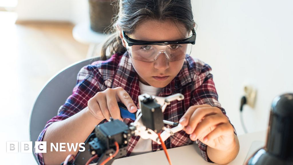 Poor Australia education ranking prompts soul-searching - BBC News
