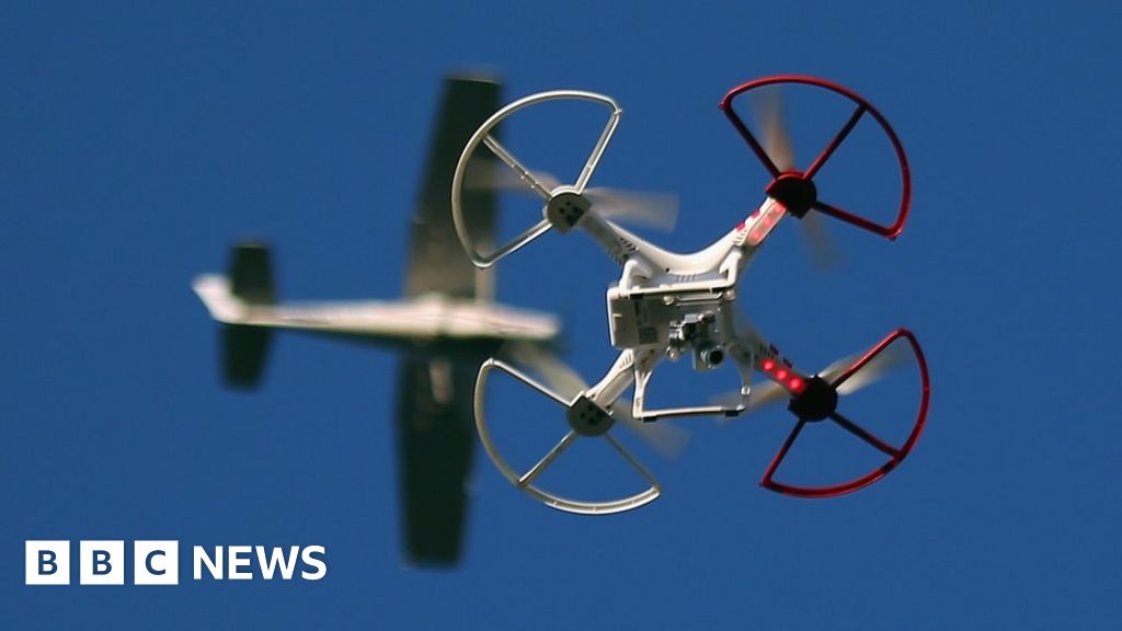 Stratford-upon-Avon man fined over airspace drone flying - BBC News