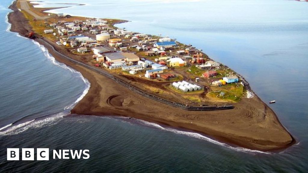 Alaska mulls extra oil drilling to cope with climate change - BBC News