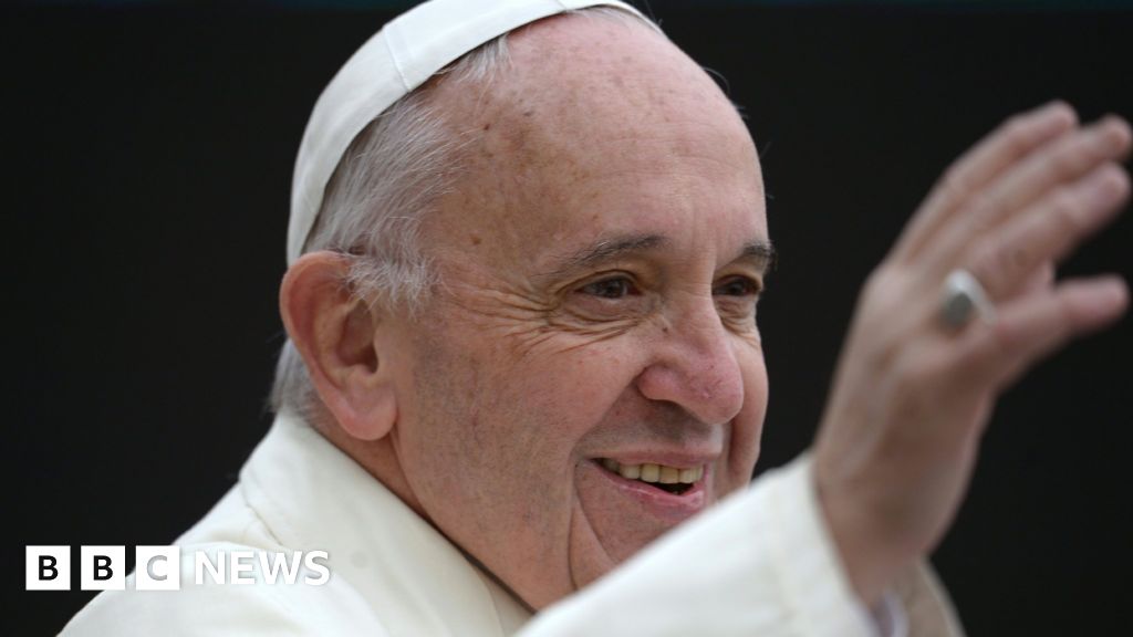 Pope more popular than world leaders - poll - BBC News