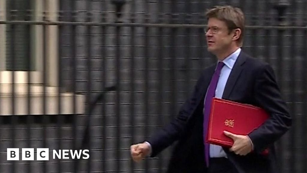 Brexit: Conservative Party members leaving and joining - BBC News