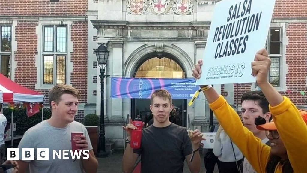 Freshers' Week at Newcastle University is changing - BBC News