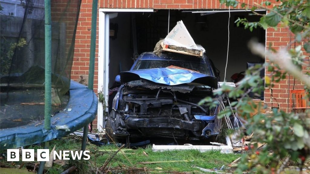 Couple escape after car crashes into Ashford house - BBC News