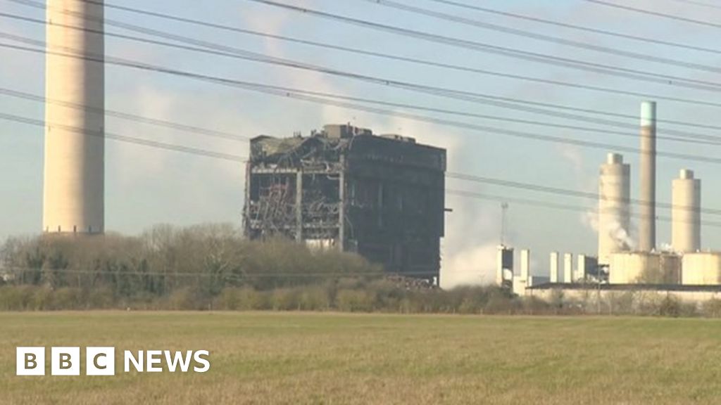 Didcot Power Station collapse: Former worker worried over safety - BBC News