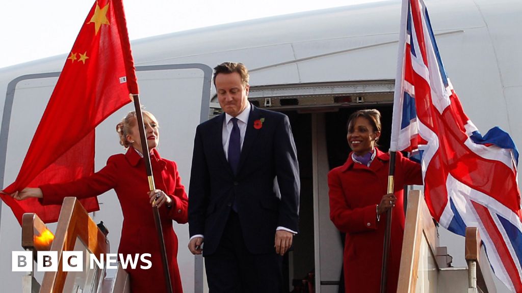 David Cameron: Return puts focus on foreign policy record - BBC News