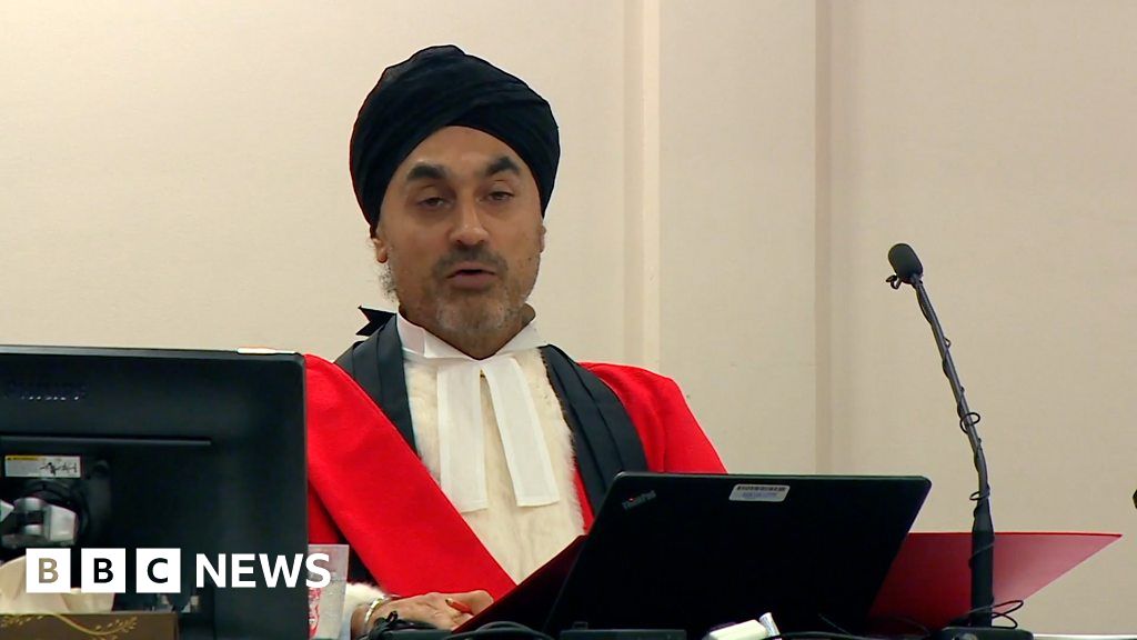 Judge jails teenagers for Mikey Roynon fatal stabbing - BBC News