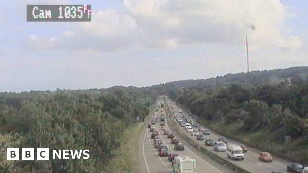 Severe delays as M4 lorry crashes near Pencoed - BBC News