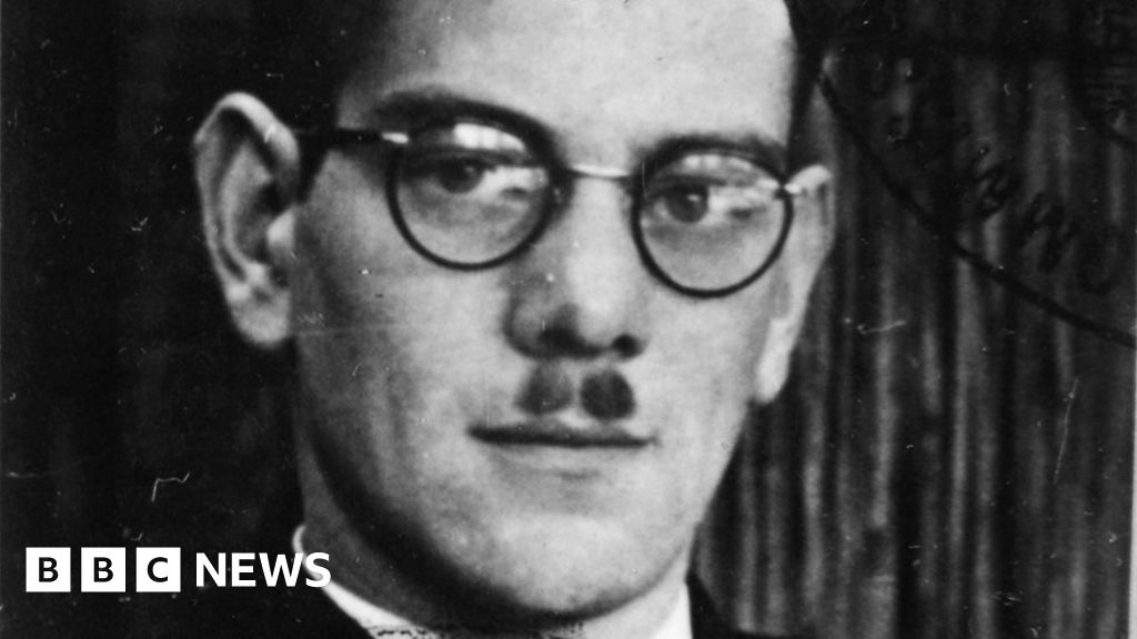 Nazi spy's unmarked WW2 grave to get headstone - BBC News