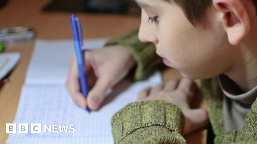 Teachers 'wasting time on marking in coloured pens' - BBC News