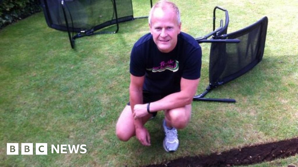 Gunthorpe DIY enthusiast unearthed old grenade in garden - BBC News