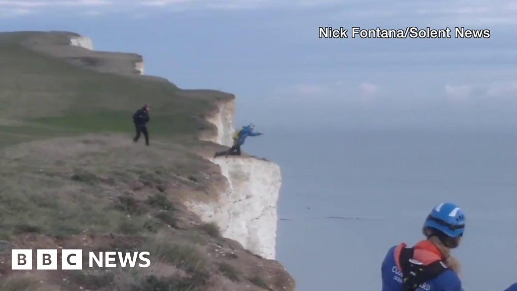 Base jumper leaps from Beachy Head cliffs to help friend - BBC News