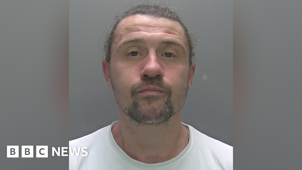 Patrick Muddiman jailed for attacking victim with candle holder - BBC News