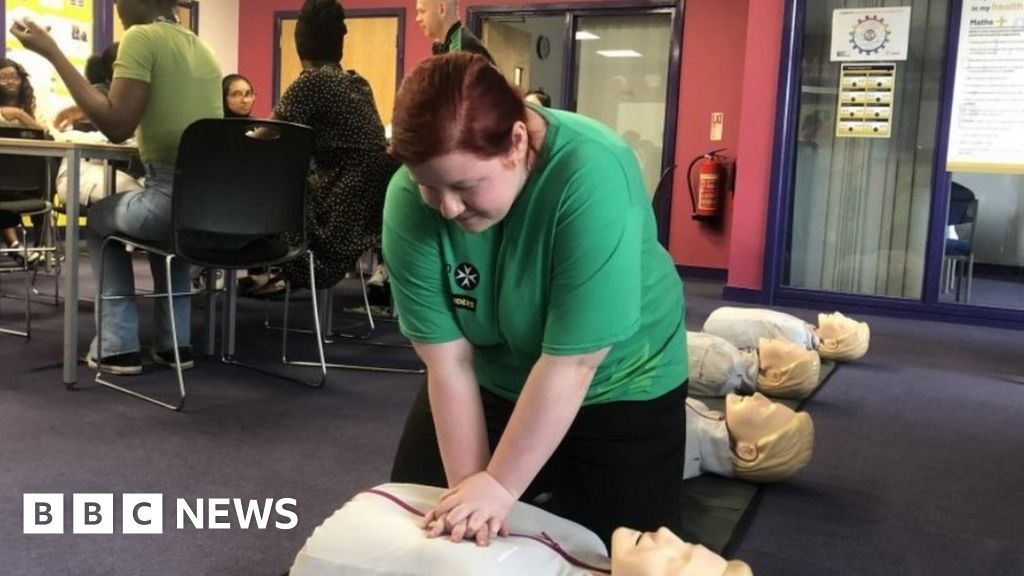 West Midlands young people taught first aid for stab wounds