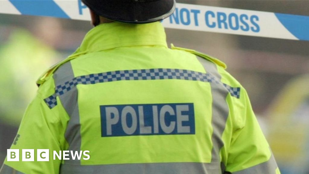 Attack on woman in Hatfield disturbed by passersby - BBC News