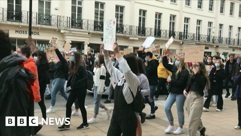 George Floyd: More than 500 attend Leamington Spa protest - BBC News