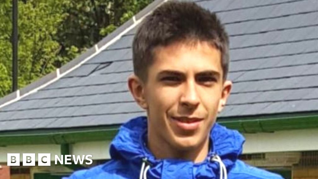 Teens bailed in Leicester murder probe