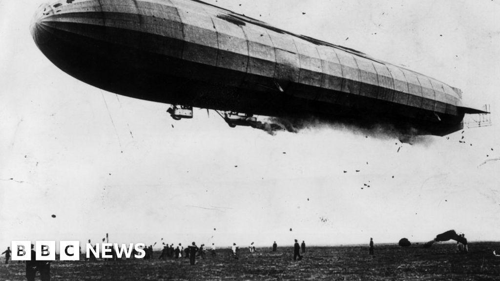 Bury St Edmunds Zeppelin terror raids remembered 100 years on - BBC News