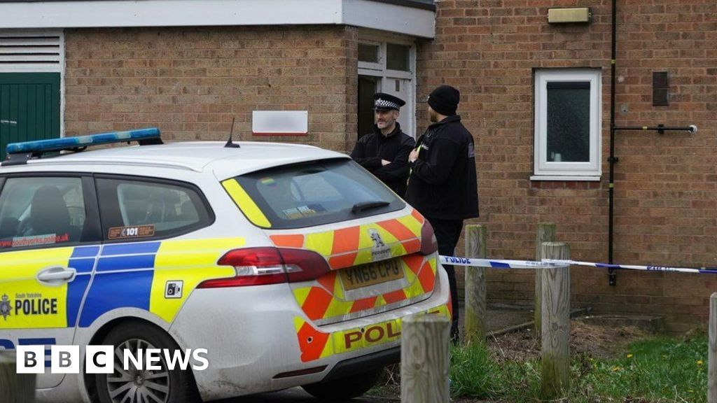 Sheffield: Woman found dead at Woodhouse flat - BBC News